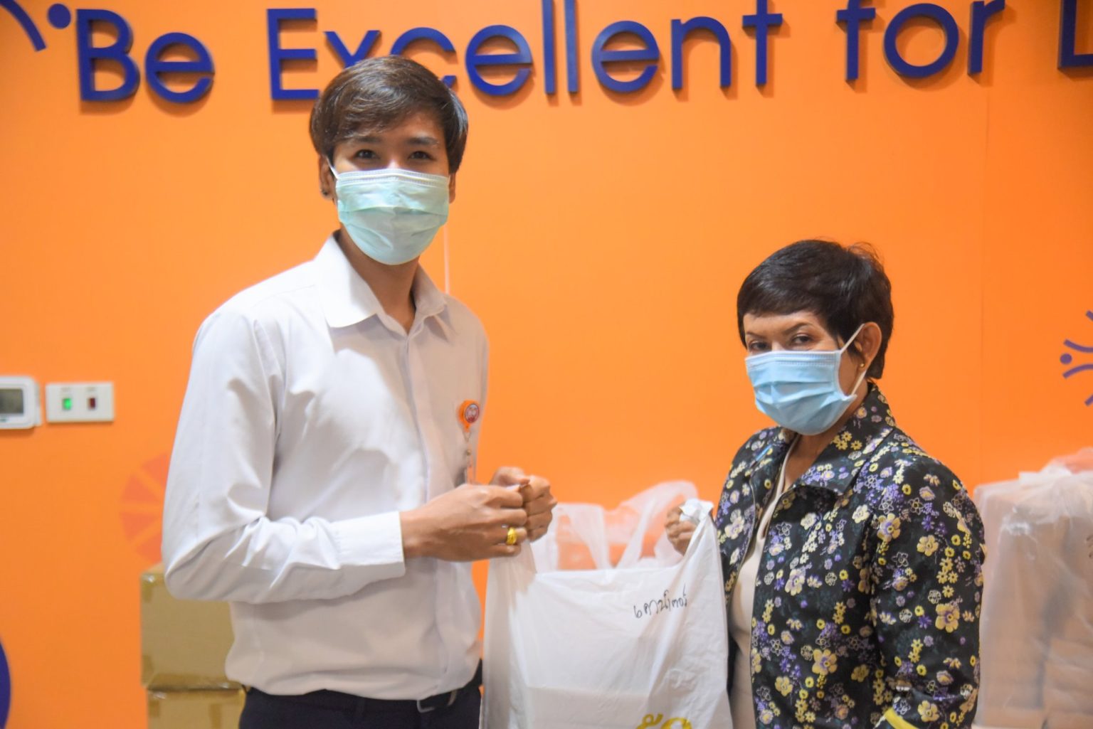 30 เมษายน 2563 : คุณธัญญเรศ ช่วยเทศ และทีมงาน Bear Box Catering ได้มอบ ...