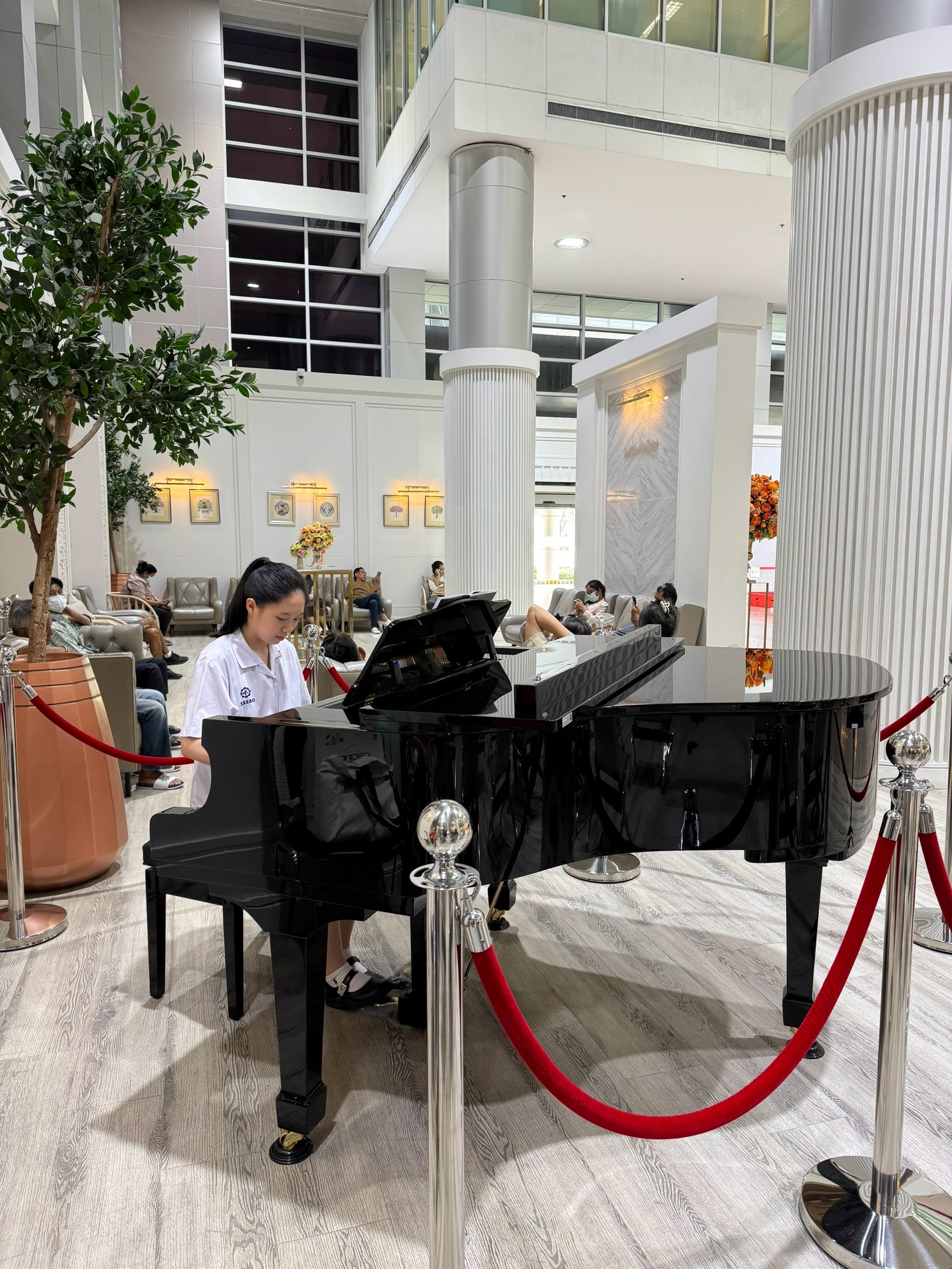 ขอขอบคุณ นักดนตรีจิตอาสา CRA Music Therapy ที่ร่วมสร้างความสุขผ่านเสียง ...