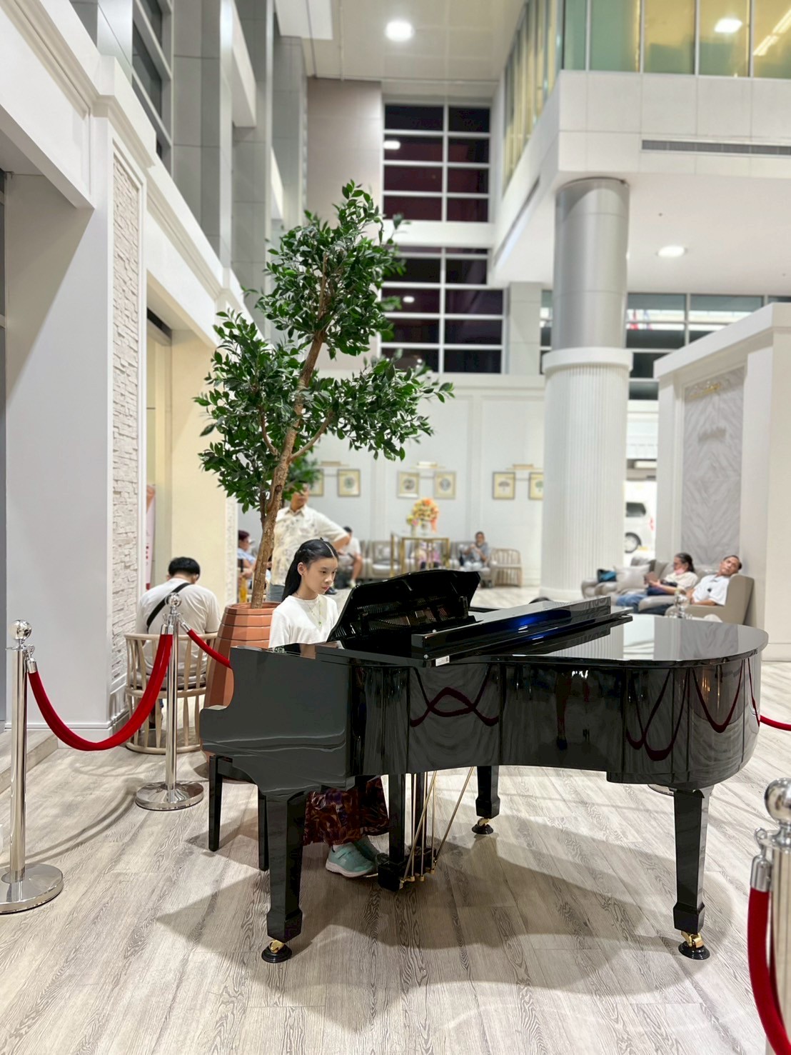 ขอขอบคุณ นักดนตรีจิตอาสา CRA Music Therapy ที่ร่วมสร้างความสุขผ่านเสียง ...