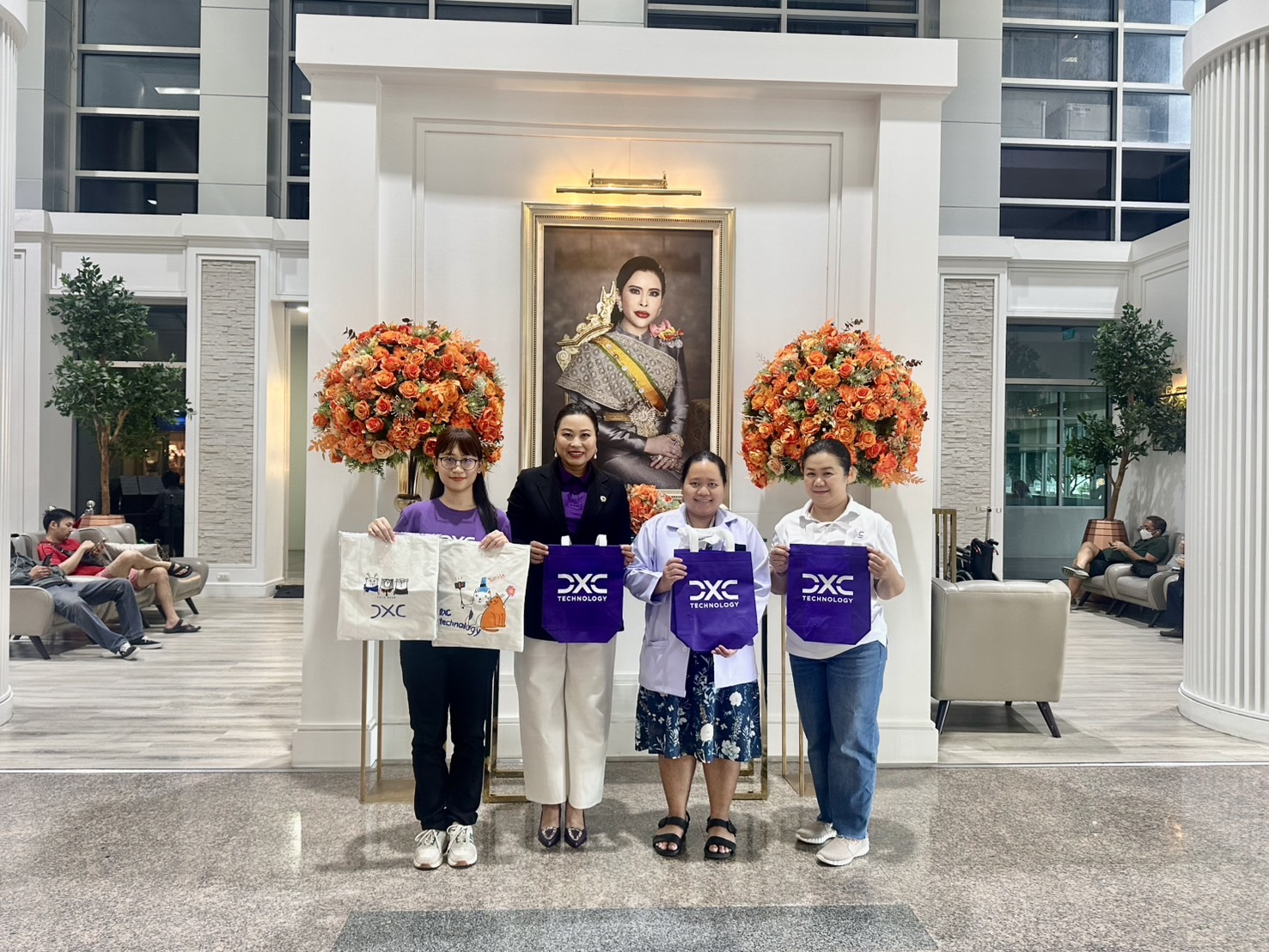 ราชวิทยาลัยจุฬาภรณ์ ขอขอบคุณ คุณสวรส สุขอยู่ Country MD บริษัท ดีเอ็กซ์ซี เทคโนโลยี เซอร์วิสเซส ...