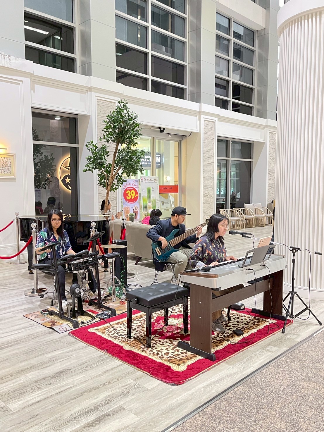 ราชวิทยาลัยจุฬาภรณ์ ขอขอบคุณ นักดนตรีจิตอาสา CRA Music Therapy ทุกท่าน ...